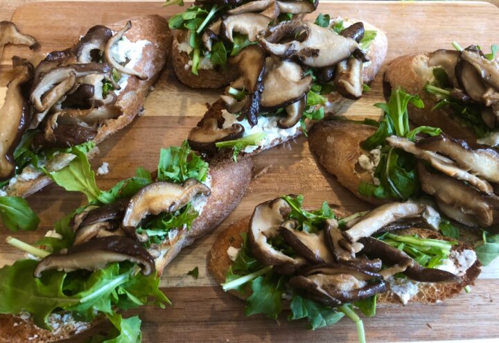 Shiitake Mushroom Pizza - Mushroom Pizza | thecurrymommy.com