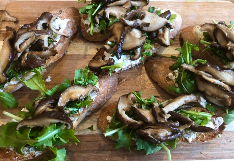 Shiitake Mushroom Pizza - Mushroom Pizza | thecurrymommy.com