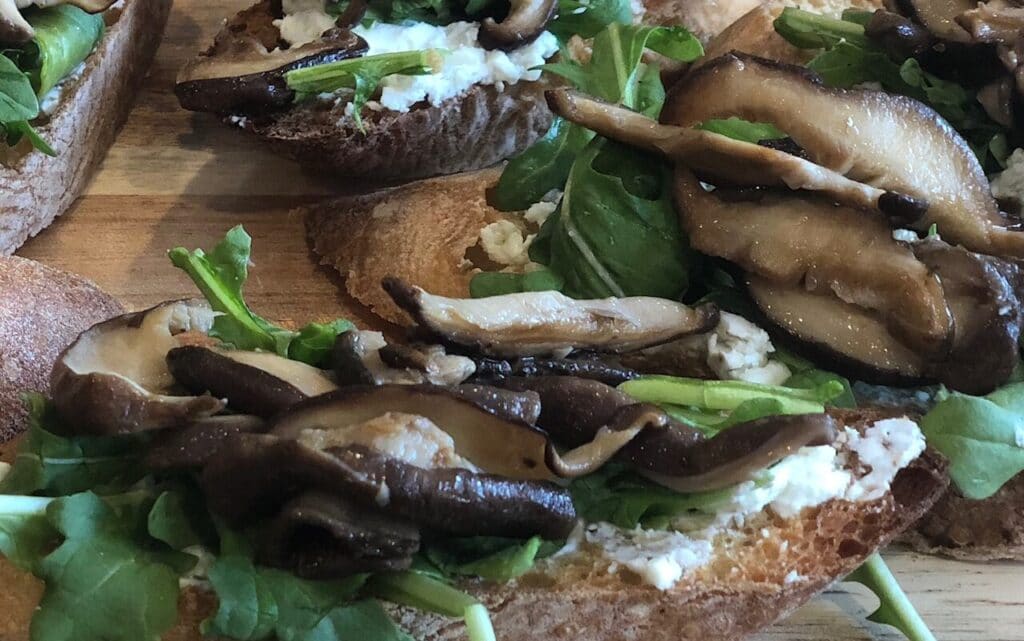 Shiitake Mushroom Pizza - Mushroom Pizza | thecurrymommy.com